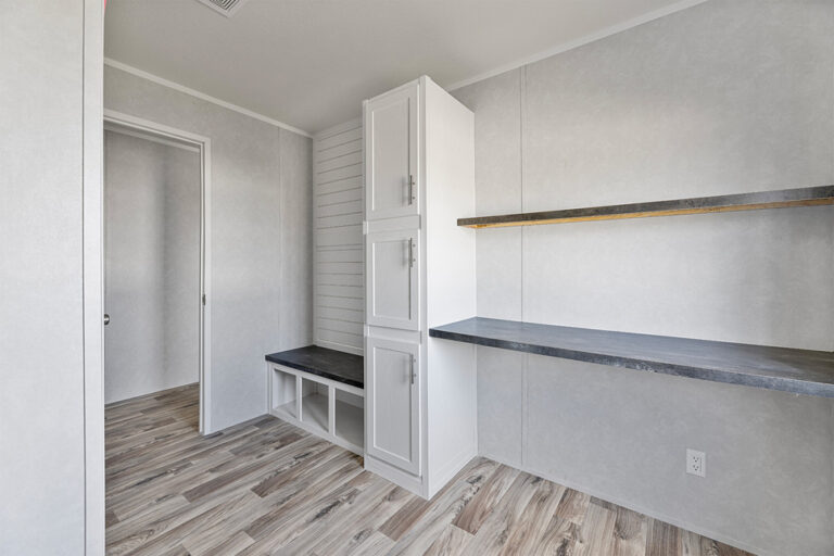 The Giant 2026 32×68 | People's Manufactured Homes